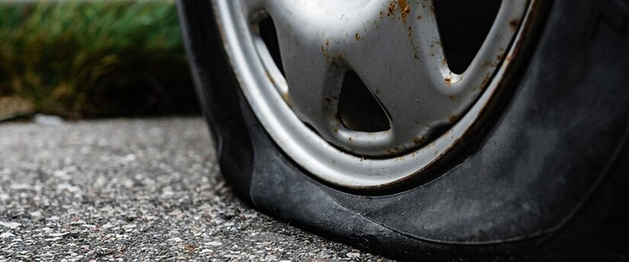 Jangan Pernah Injak Pedal Rem Saat Ban Mobil Hybrid Toyota Pecah, Ini ...