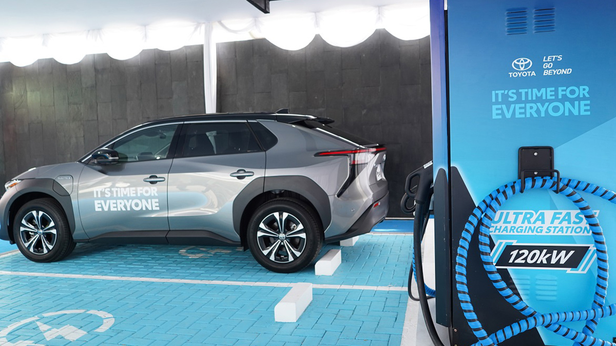 Mobil Listrik Toyota bZ4X Punya Banyak Keunggulan Sebagai Solusi ...